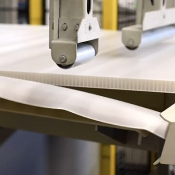 The process of Plastic honeycomb lamination